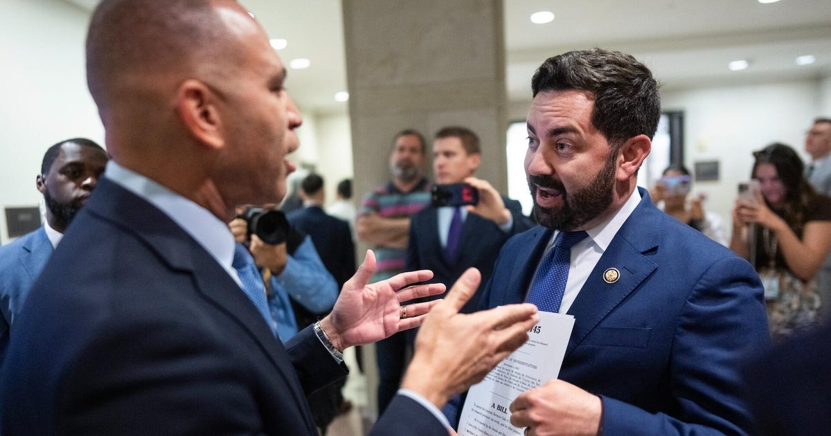 Jeffries and Lawler get in heated confrontation over government ...