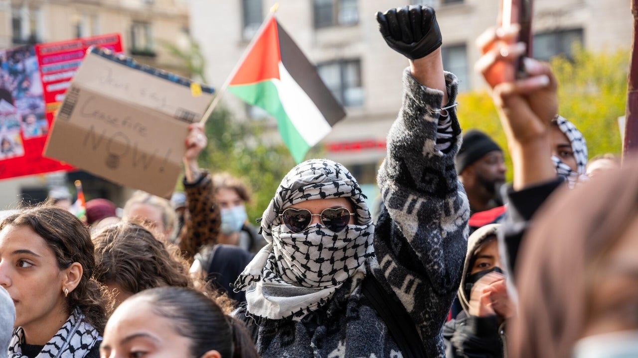 Hillary Clinton news - Today’s latest updates - CBS News