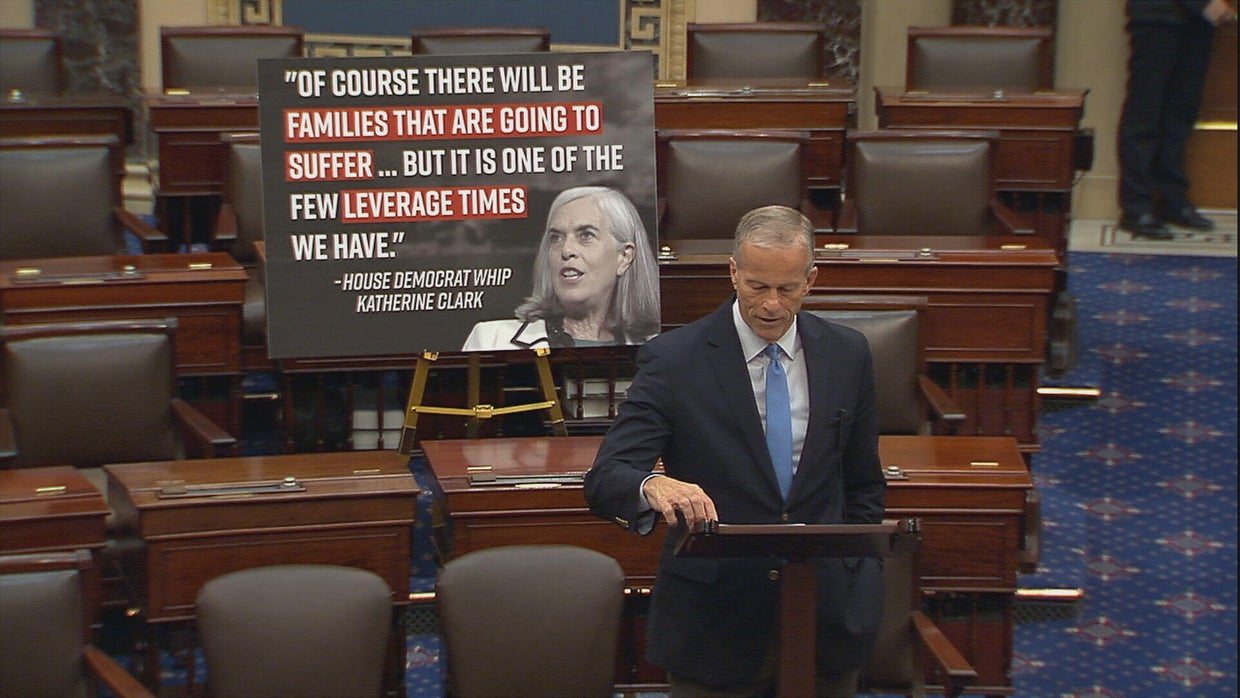 Government shutdown drags on as missed paychecks, benefit lapses ...