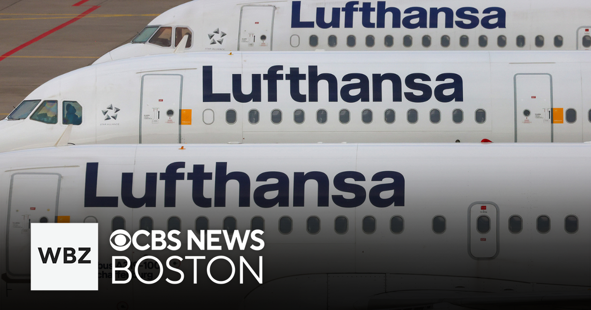 Man allegedly stabbed 2 teens with fork on flight from Chicago to ...