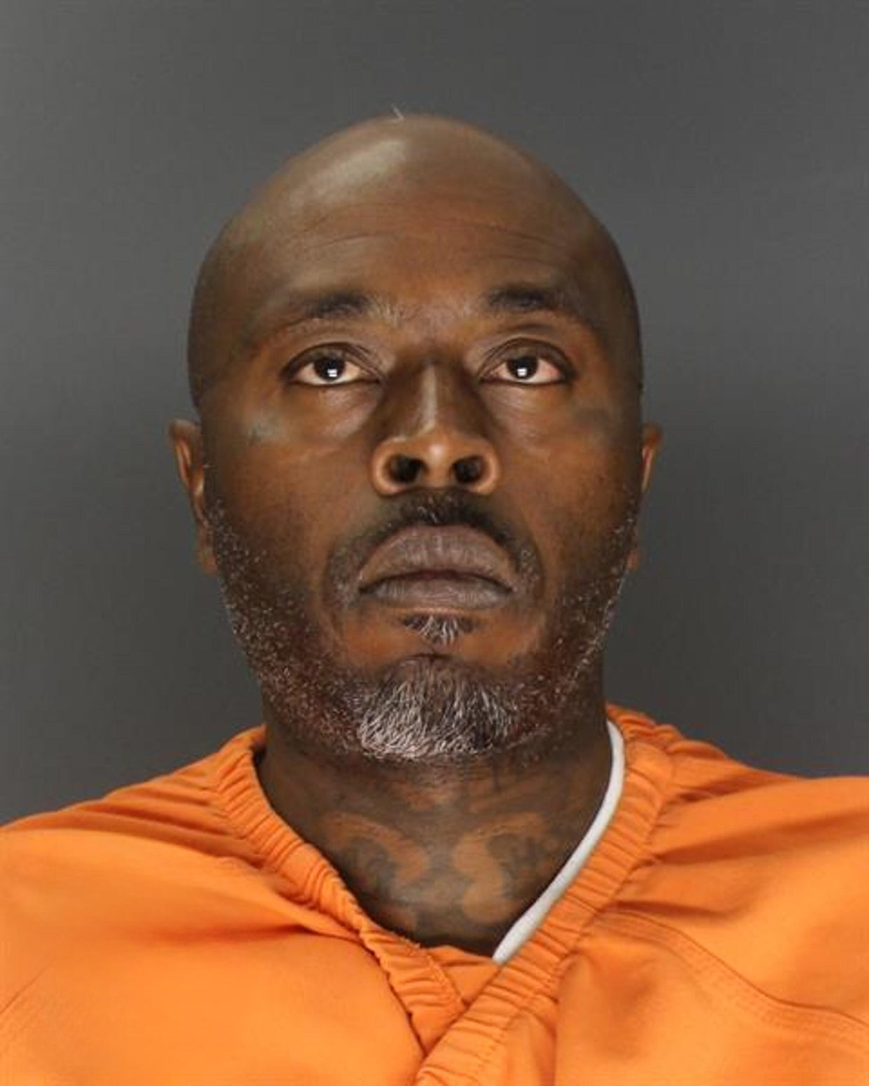 Aurora police ask for help searching for murder suspect - CBS Colorado