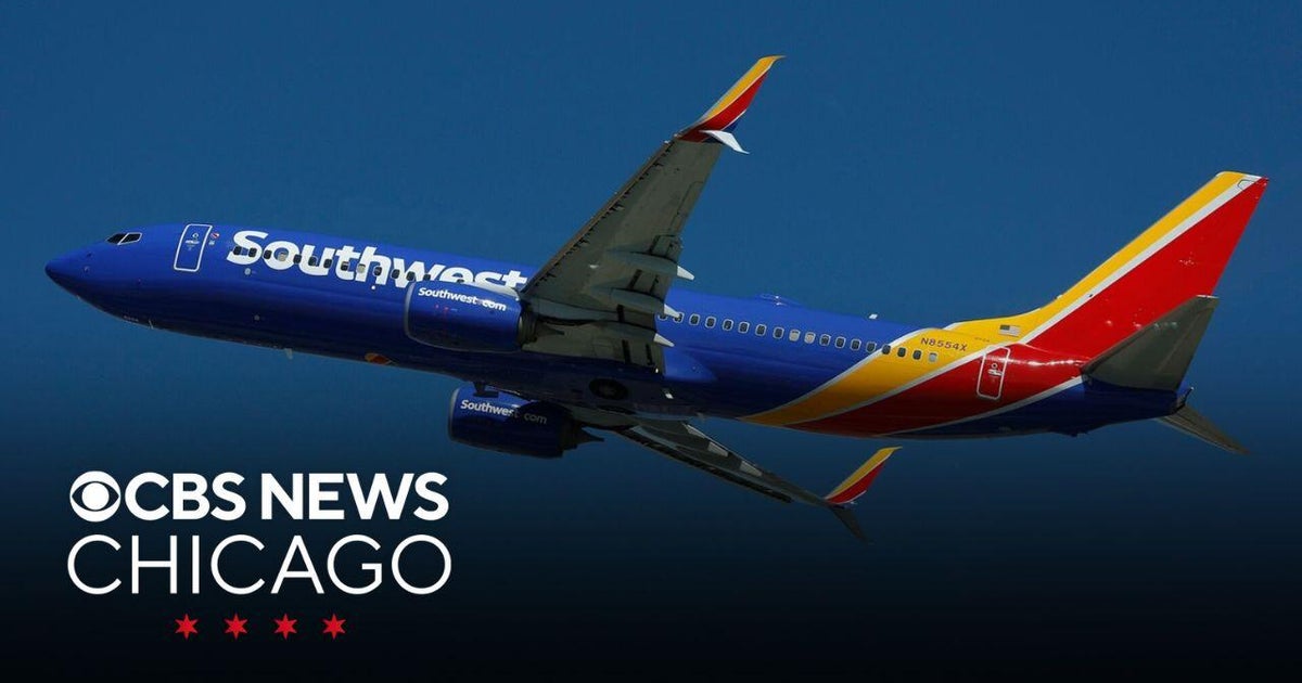 Southwest plane clips bus at O'Hare Airport - CBS Chicago