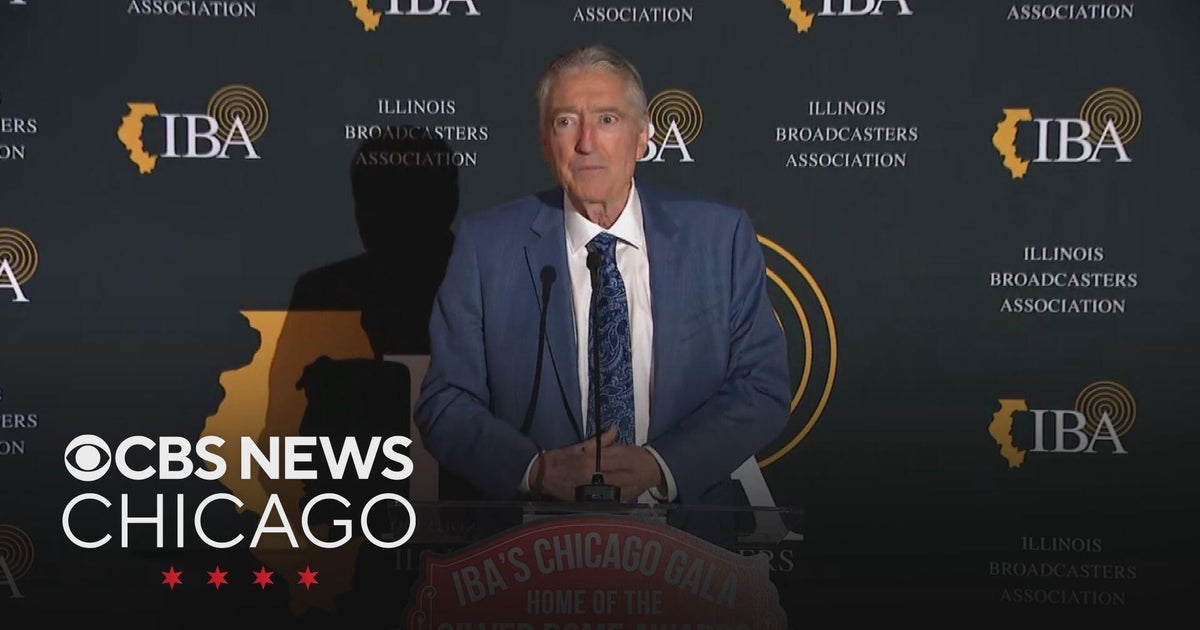 Cubs broadcaster Pat Hughes inducted into IBA hall of fame - CBS Chicago