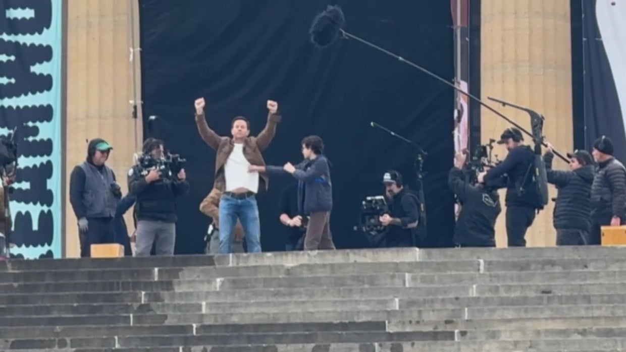 Mark Wahlberg spotted shooting at Philadelphia Art Museum for "Weekend ...