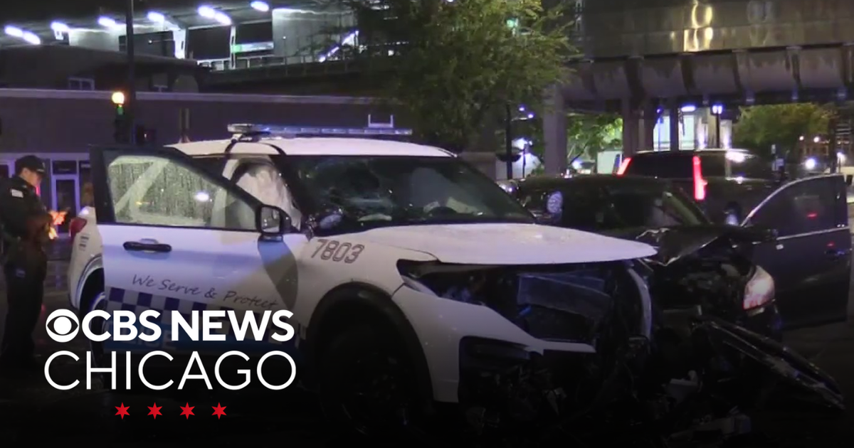 2 Chicago police officers hurt in South Loop crash - CBS Chicago