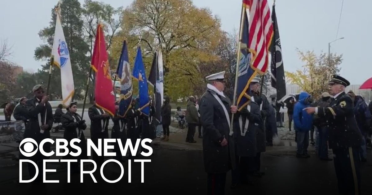 Detroit Veterans Day Parade marches on despite snow and cold - CBS Detroit