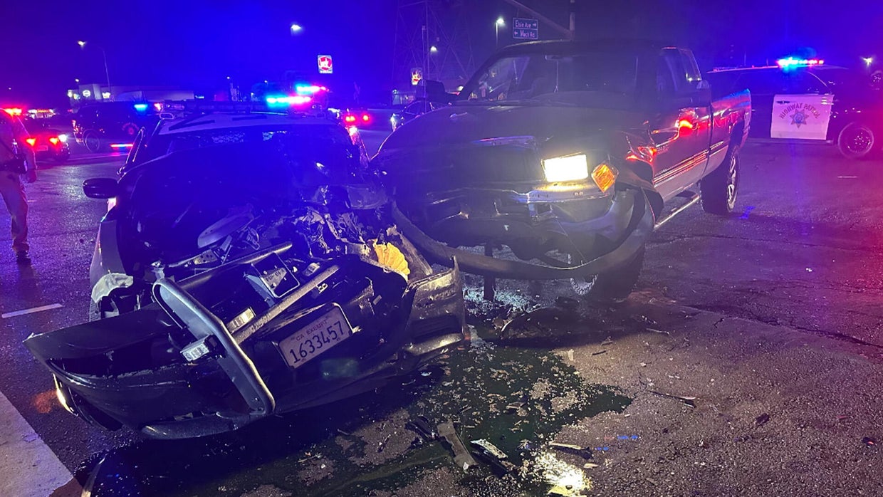 CHP officer hurt in south Sacramento crash on Mack Road - CBS Sacramento