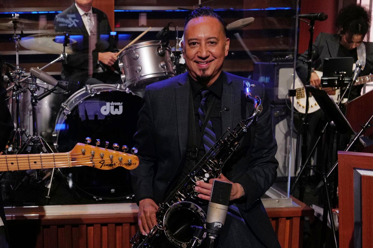 Cleto Escobedo III, "Jimmy Kimmel Live!" bandleader, dies at 59 - CBS News