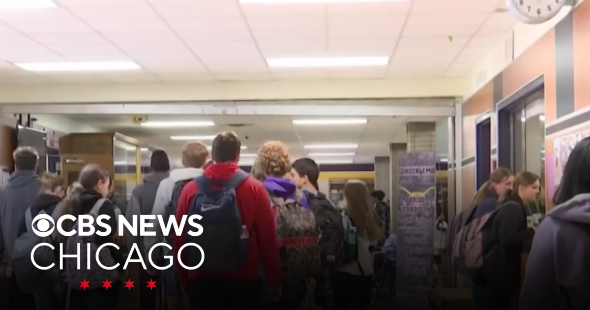 New report finds excessive travel spending at CPS - CBS Chicago