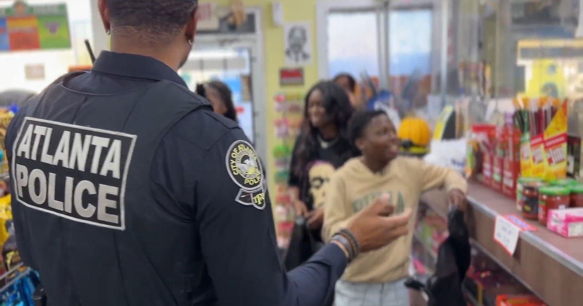 Atlanta officer's 10-second shopping challenge goes viral - CBS Atlanta