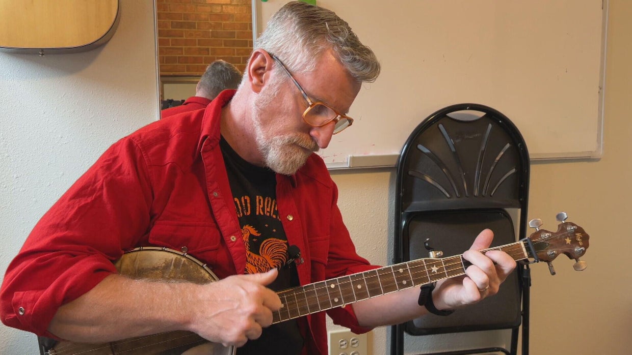 Banjo fans gather in Denver for concerts, classes at second annual ...