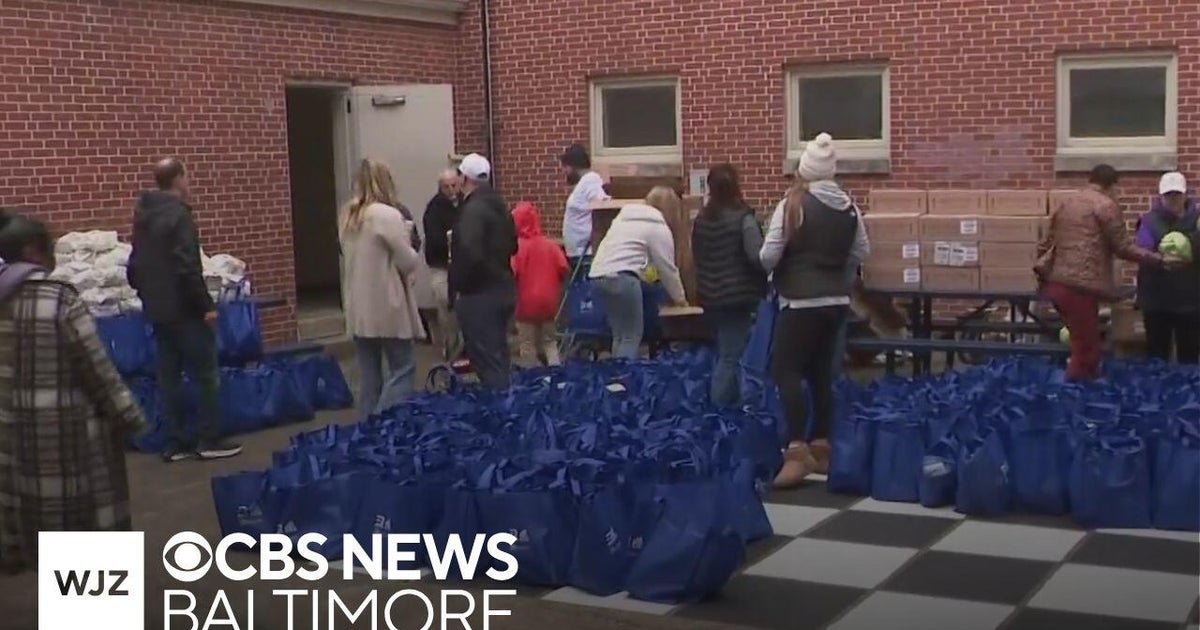 Ed Reed Foundation gives holiday meals to Seed School, Booker T ...