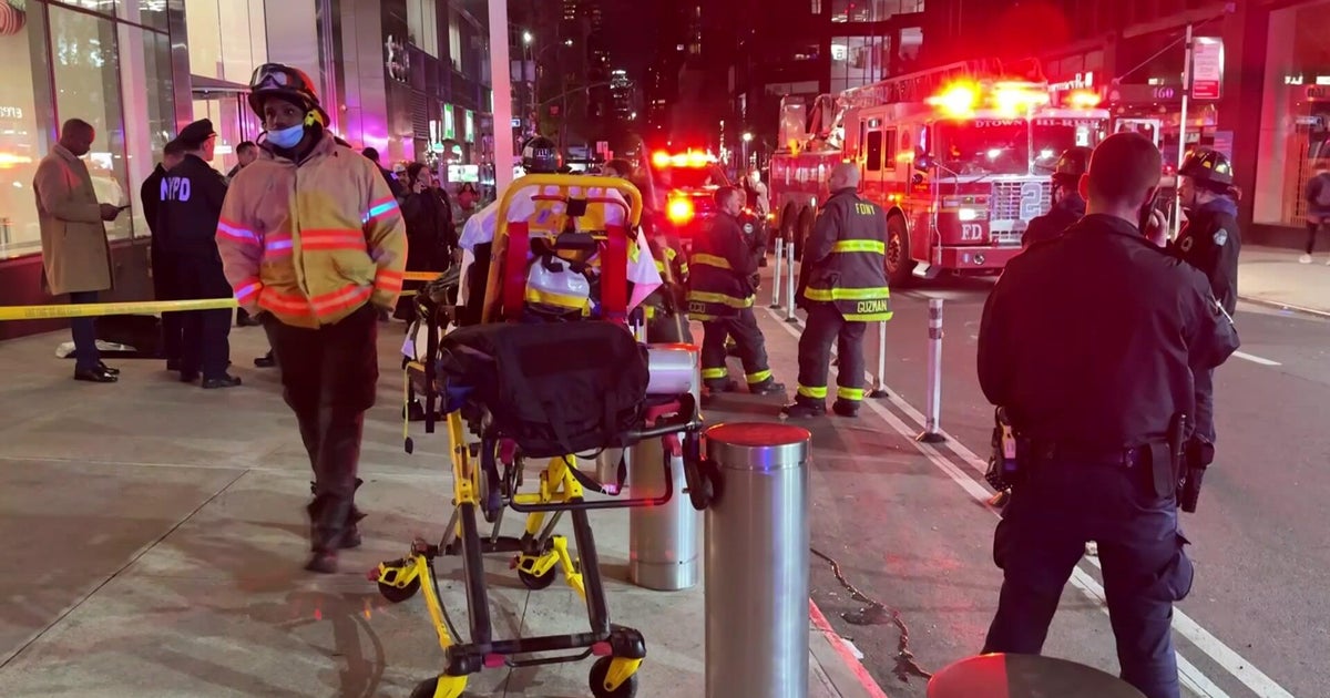 2 pedestrians injured, 1 critically, in explosion at Midtown Manhattan ...