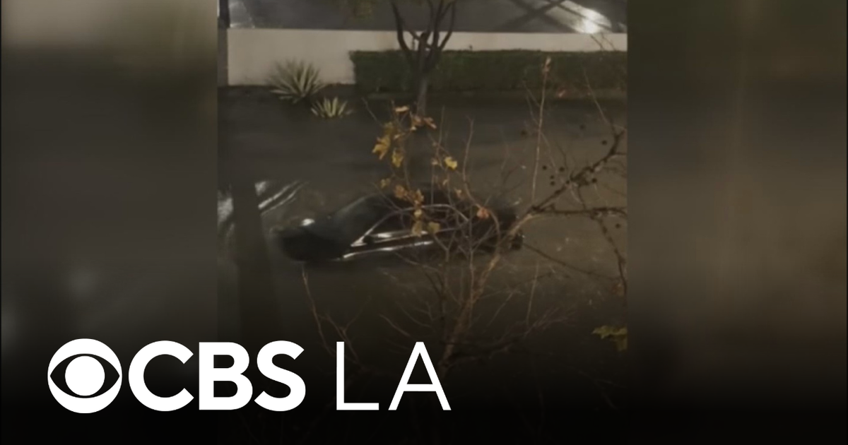 Heavy rain causes flooding in Orange County streets - CBS Los Angeles