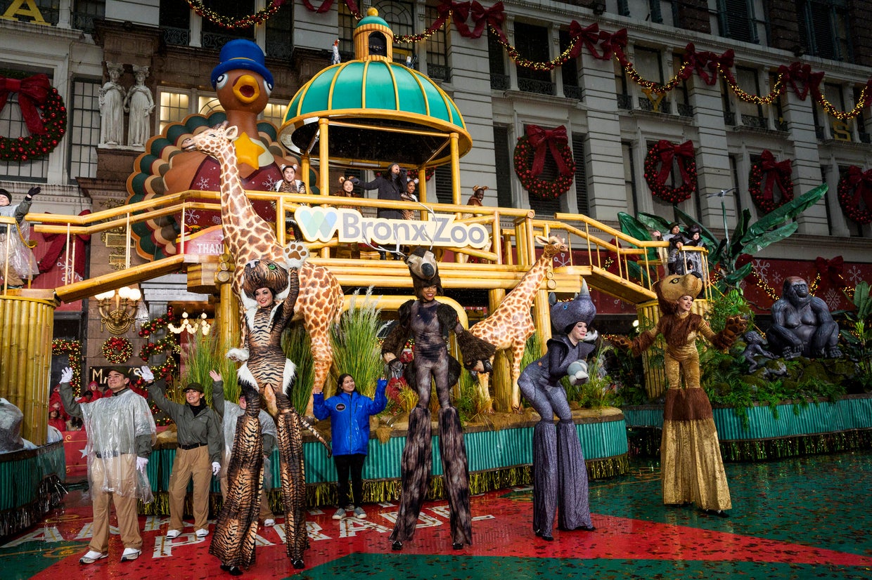 Fan favorite floats returning to Macy's Thanksgiving Day Parade - CBS ...