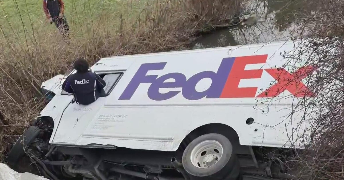 FedEx driver crashes into creek in Pennsylvania - CBS Pittsburgh