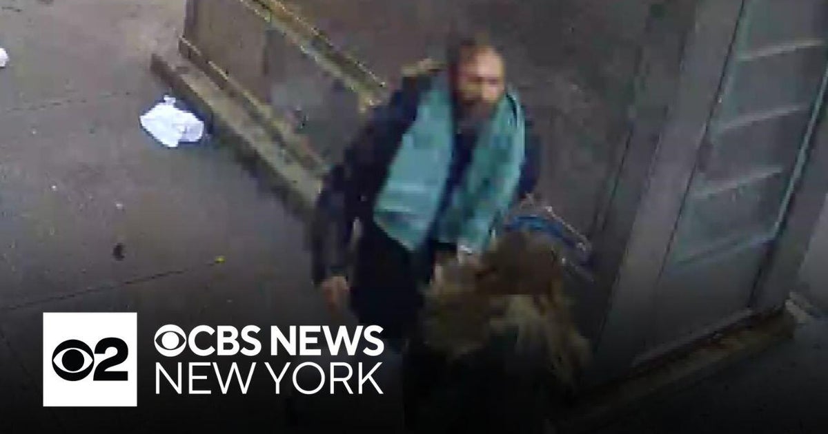 Video shows man assaulting NYU student - CBS New York