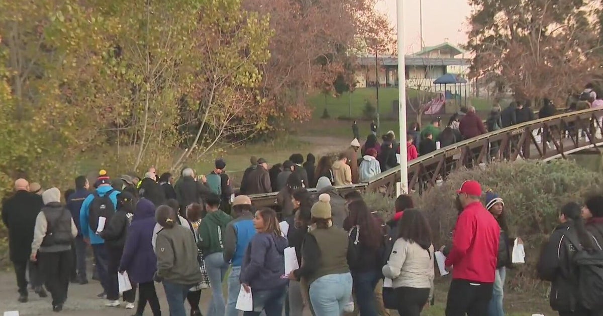 Hundreds gather in Oakland for memorial walk for coach John Beam - CBS ...
