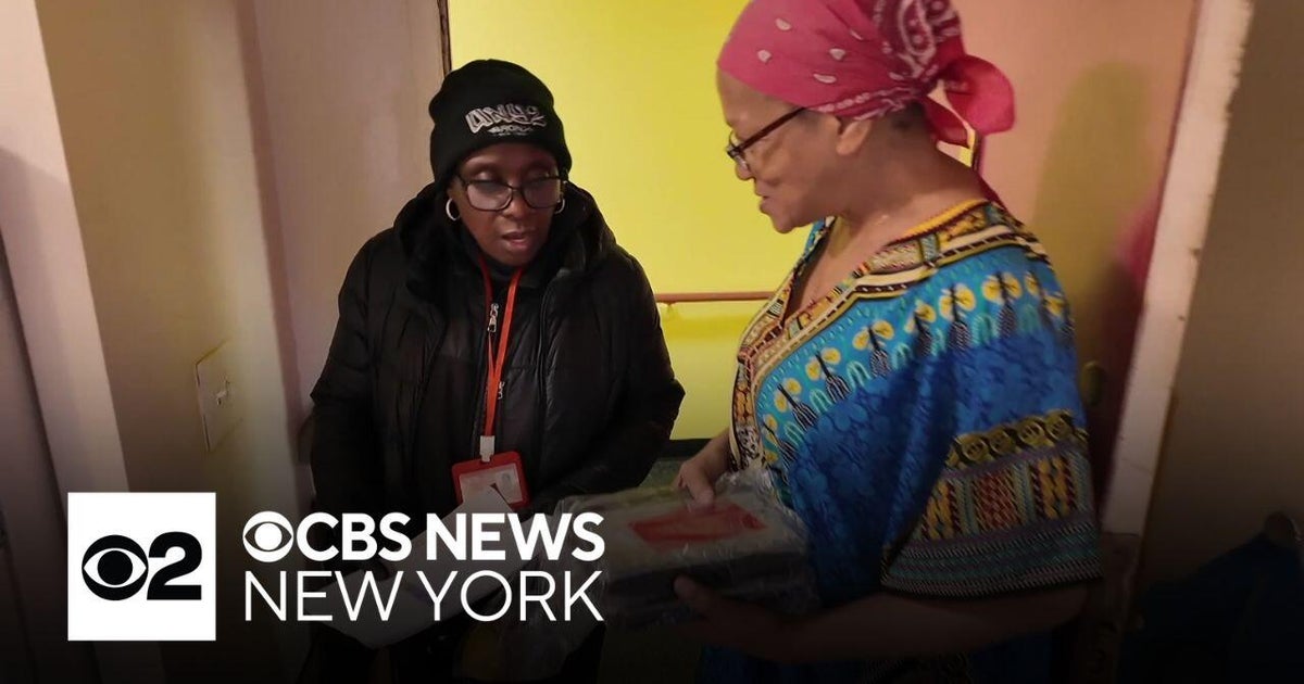 Food insecurity means many NYC seniors going hungry - CBS New York