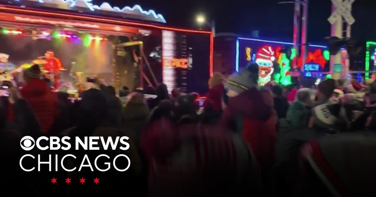 Holiday train delivers festive fun across North America - CBS Chicago