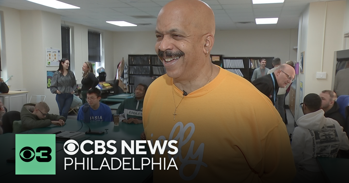Philadelphia musician Bill Jolly giving the gift of music to students ...