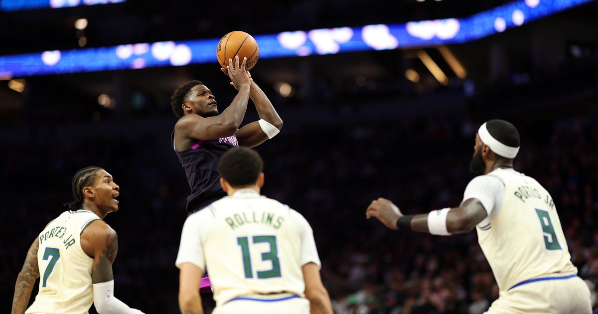 Edwards scores 24 as Wolves outlast Bucks 103-100 for their 9th win in ...