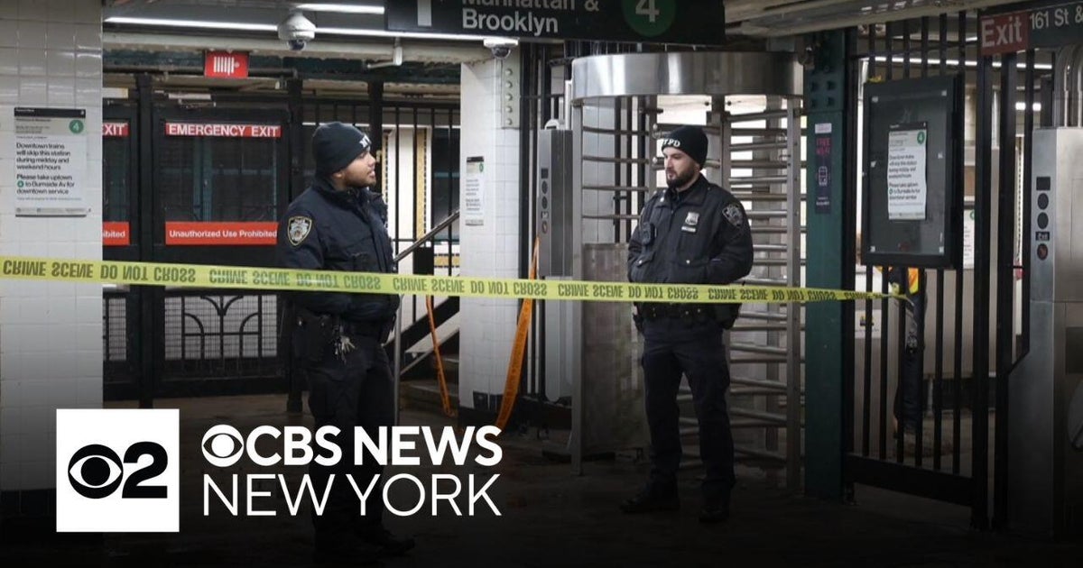 1 in custody after assault on Bronx subway platform - CBS New York