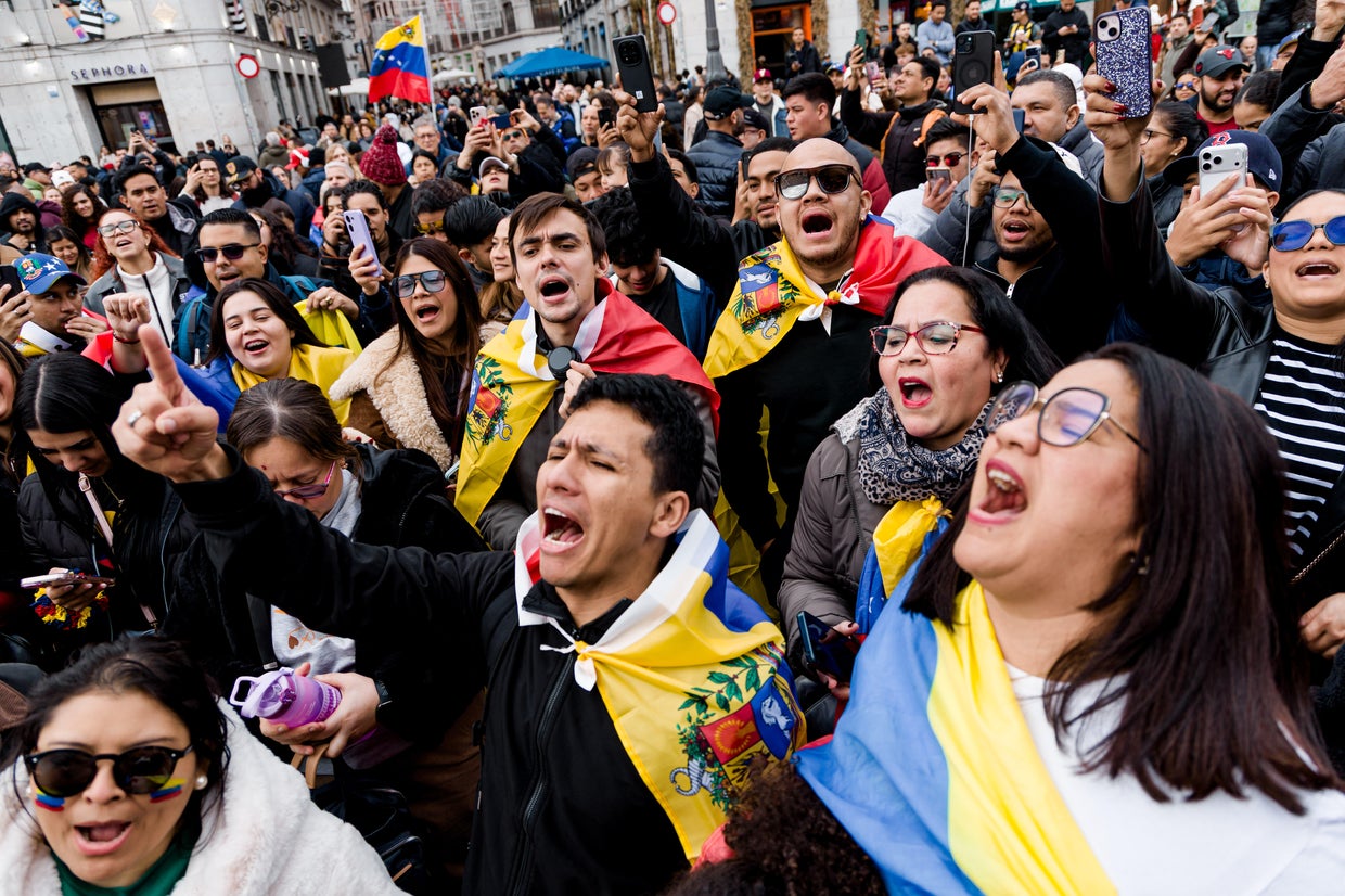 Venezuelans around the world react to Maduro's capture. See photos ...