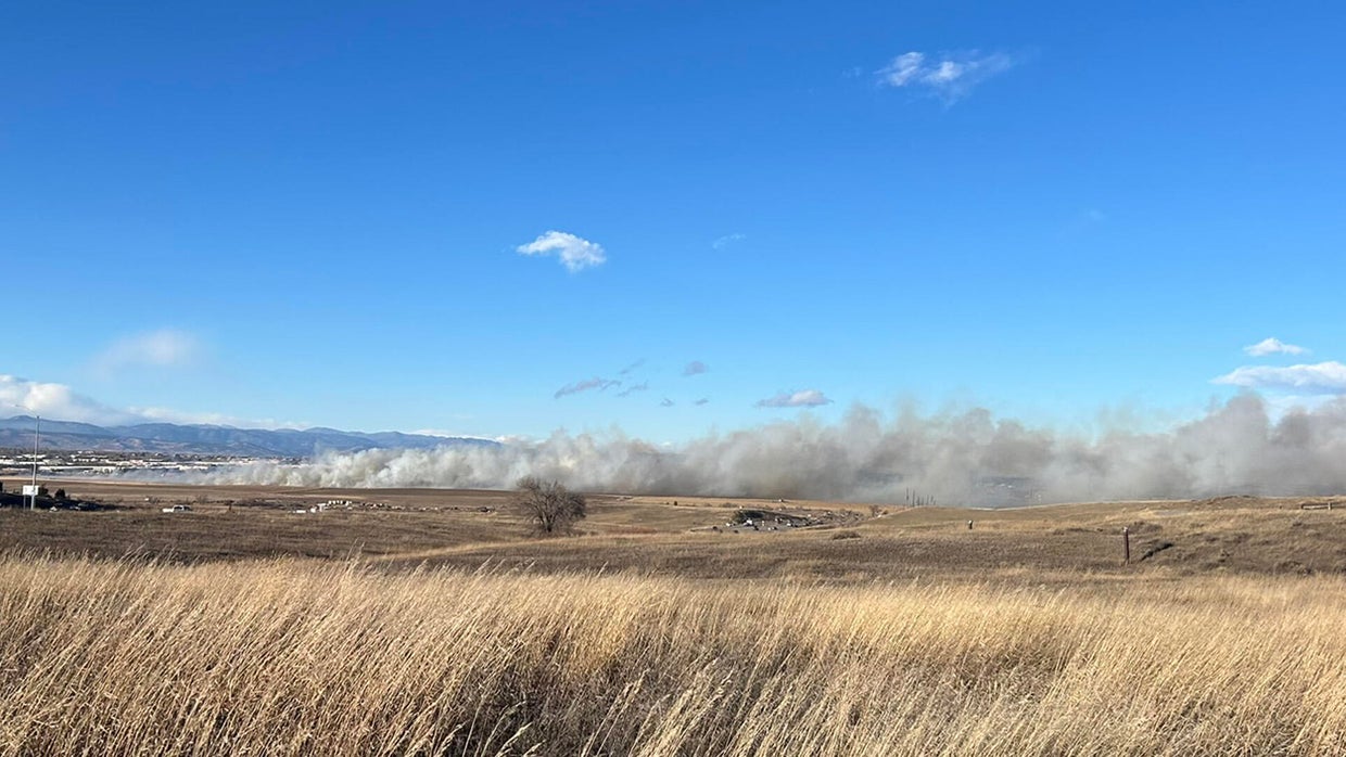 Fire sends up smoke in northwestern part of Denver metro area, near ...