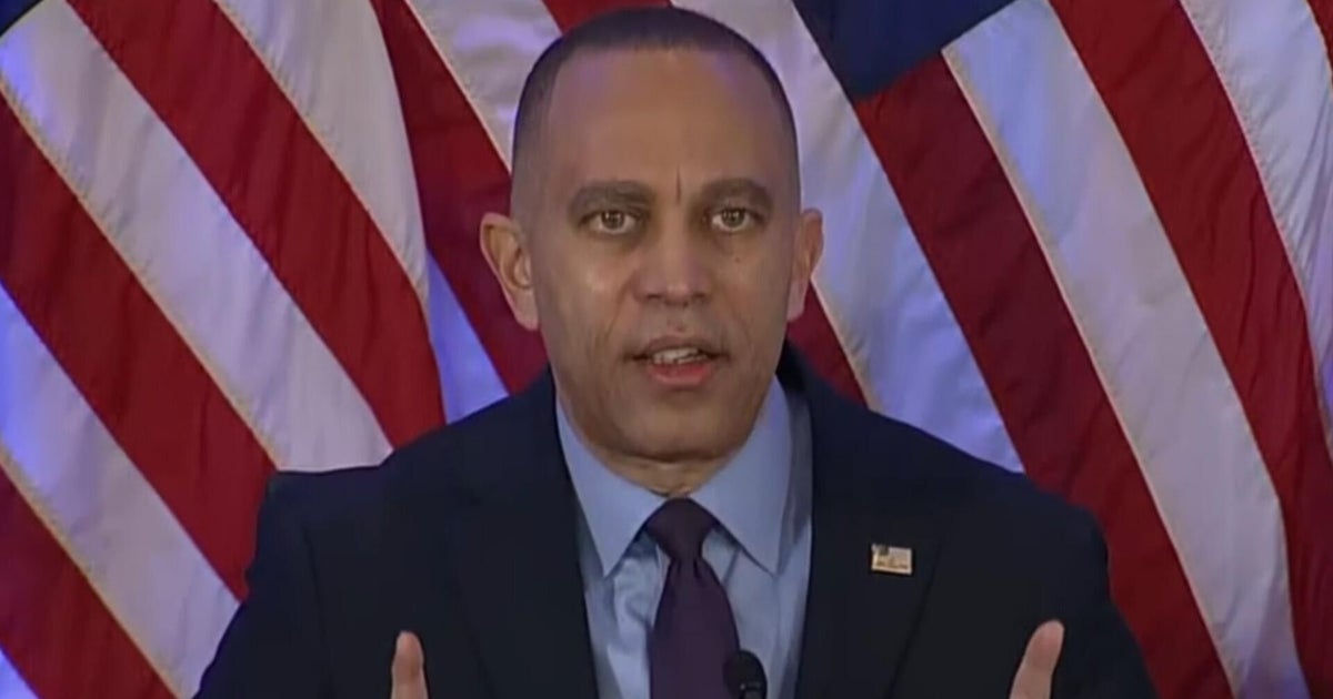 Hakeem Jeffries slams Republican lawmakers during Jan. 6 event to mark ...