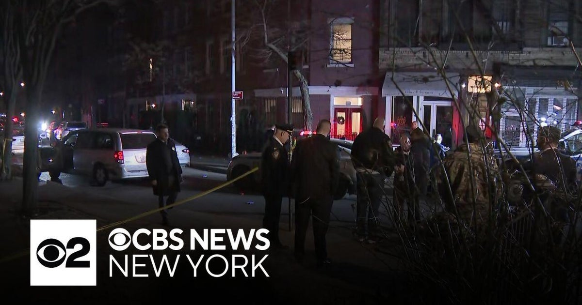 Police investigation underway in NYC's Hudson Square - CBS New York