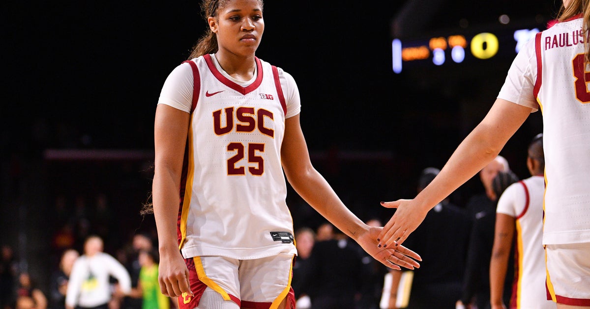 Grocholski scores 25 points, Minnesota women edge No. 21 USC 63-62 ...
