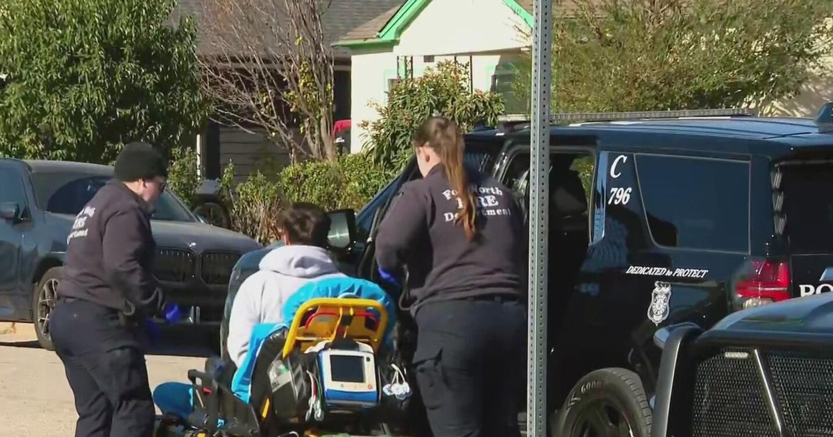 SWAT standoff in Fort Worth ends with no injuries - CBS Texas