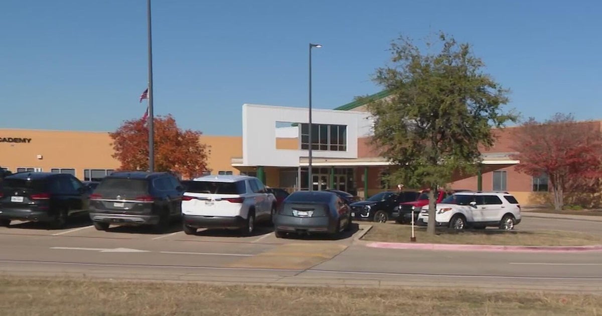 TEA meets with Lake Worth parents on school overhaul plan - CBS Texas