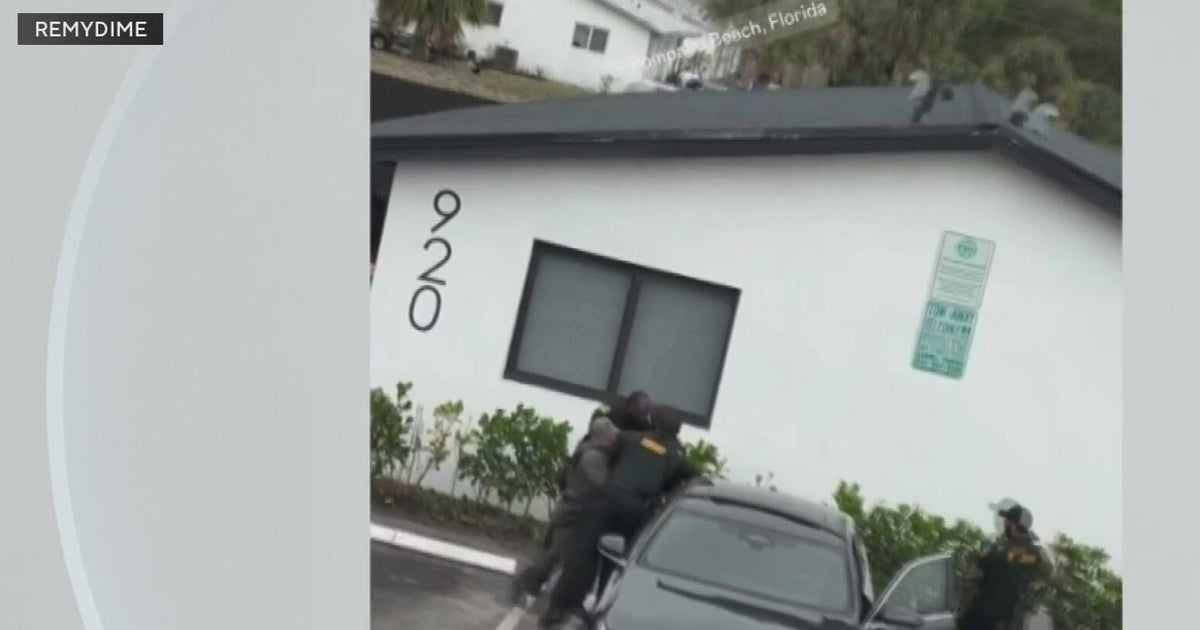 Broward Sheriff's deputies caught on camera beating detainee - CBS Miami