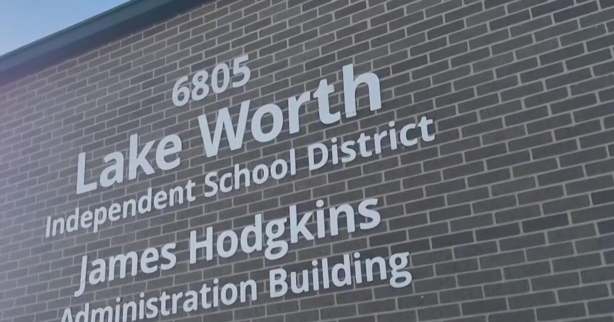 TEA meets with Lake Worth ISD parents amid state takeover - CBS Texas