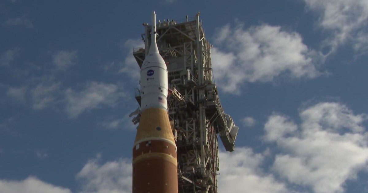 NASA’s towering Artemis II rolls out for critical launch‑pad testing ...