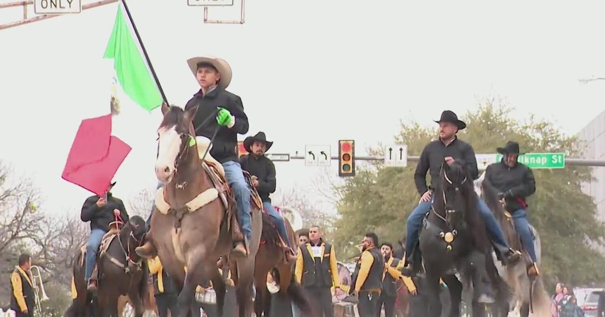 Stock Show & Rodeo parade rolls on as bundled‑up crowds pack Cowtown ...