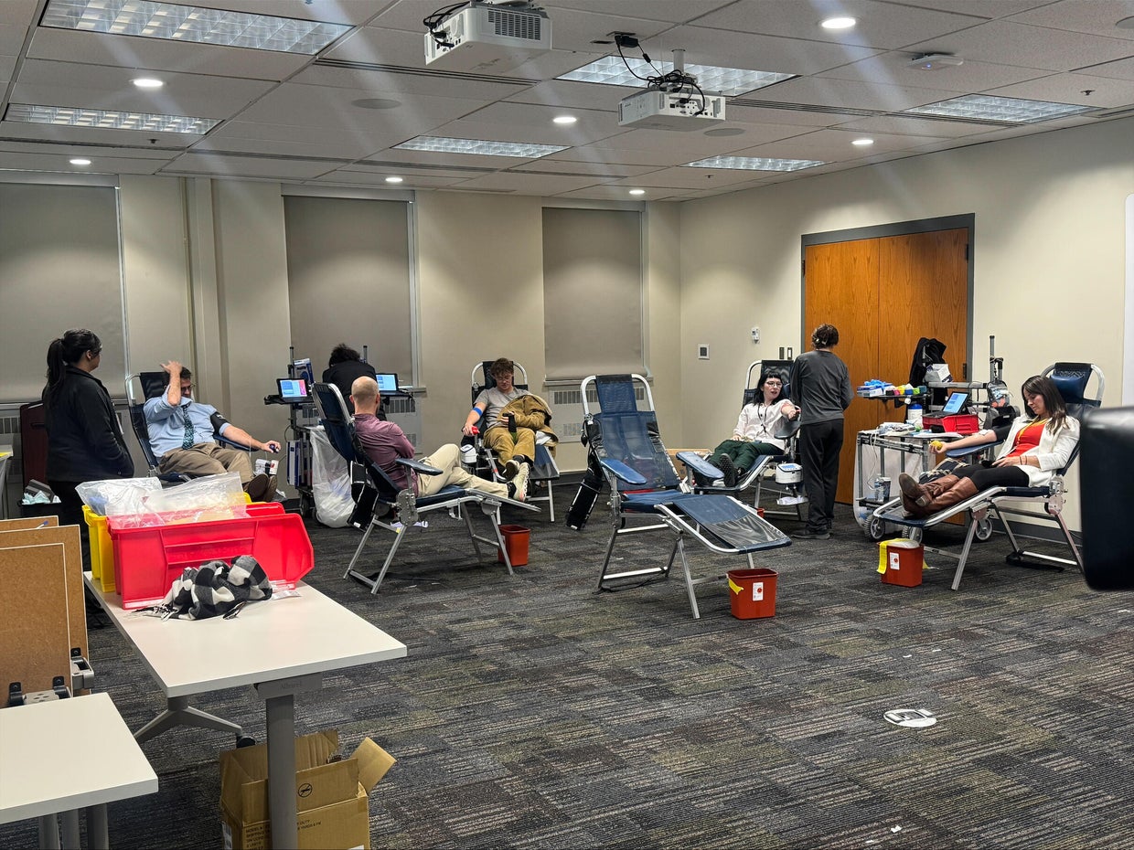 Colorado lawmakers donate blood to help address critical shortage - CBS ...