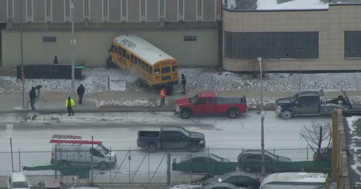 School bus crashes into depot in Chicago's West Humboldt Park ...