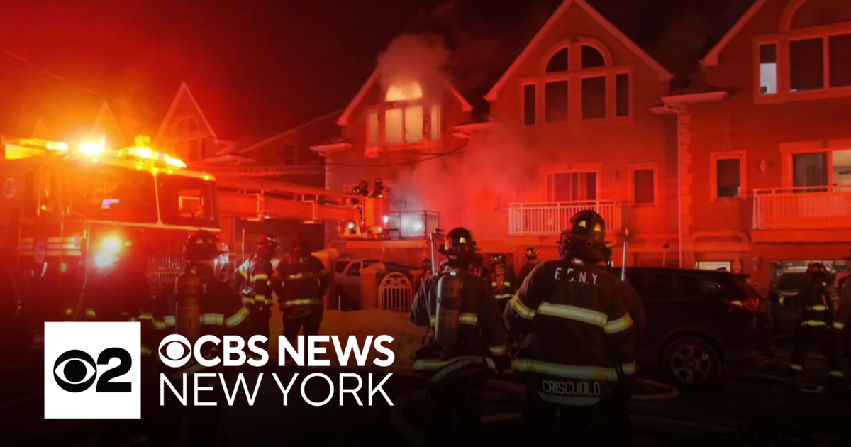 Fire burns thorough home in the Bronx - CBS New York