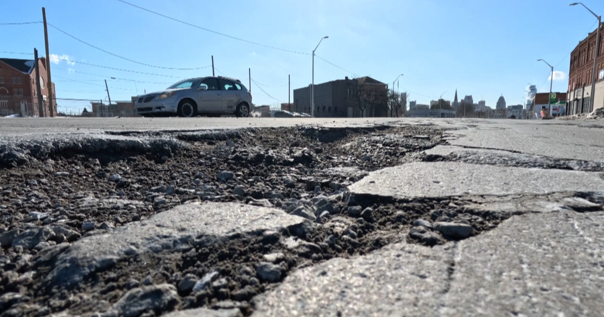 How to report those pesky and frustrating potholes in Michigan - CBS ...
