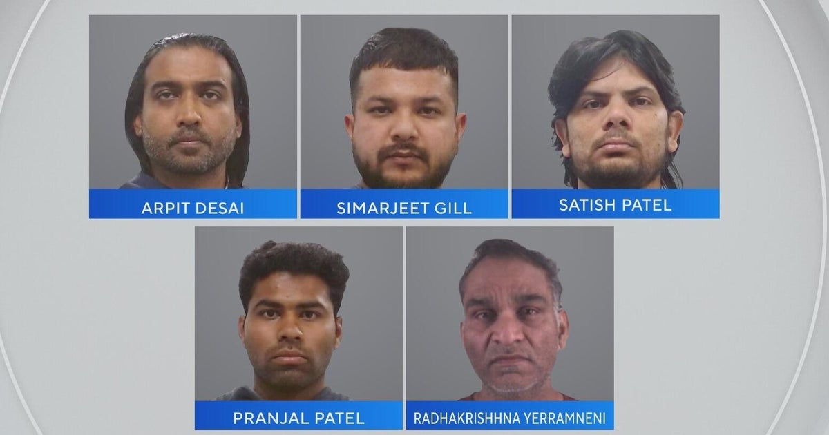 More victims come forward in DFW jewelry store fraud probe - CBS Texas