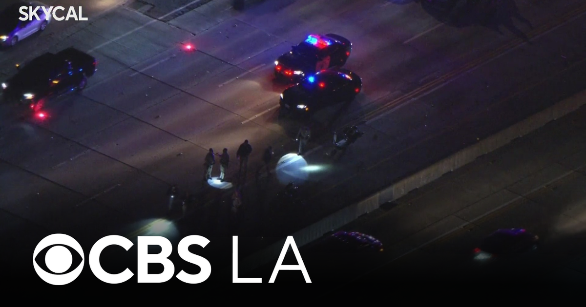 LAPD motorcycle officer hospitalized after crash on 405 Freeway - CBS ...