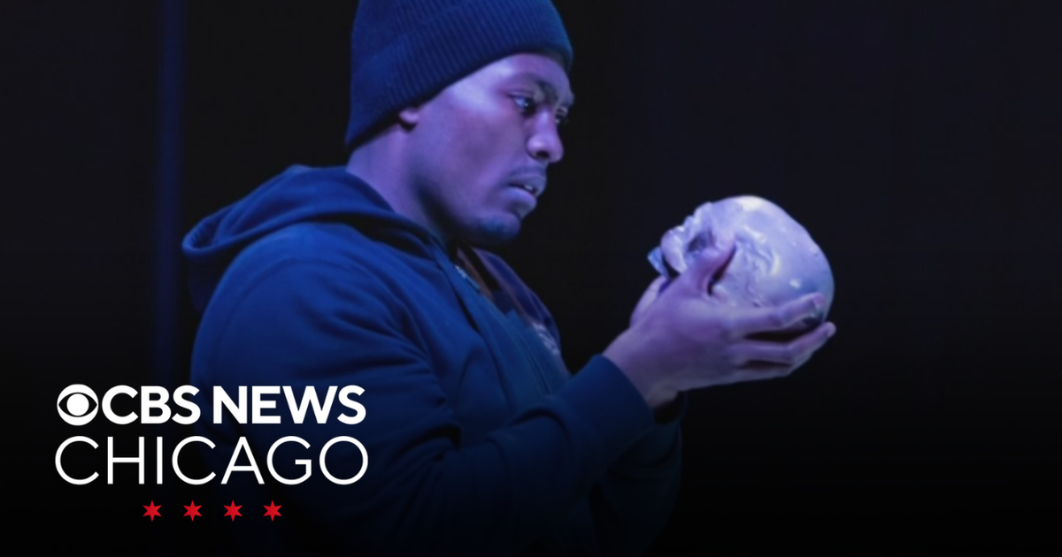 "Short Shakespeare!" brings a take on Hamlet - CBS Chicago