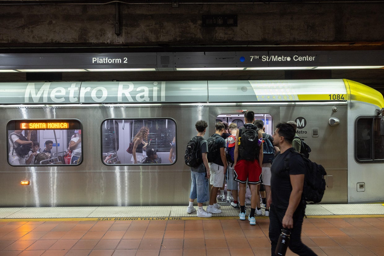 1 dead after falling onto train tracks at downtown LA Metro station ...