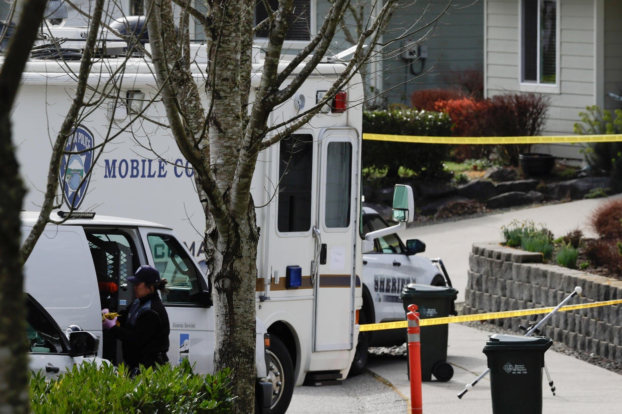 4 people fatally stabbed outside home near Seattle, suspect shot dead ...