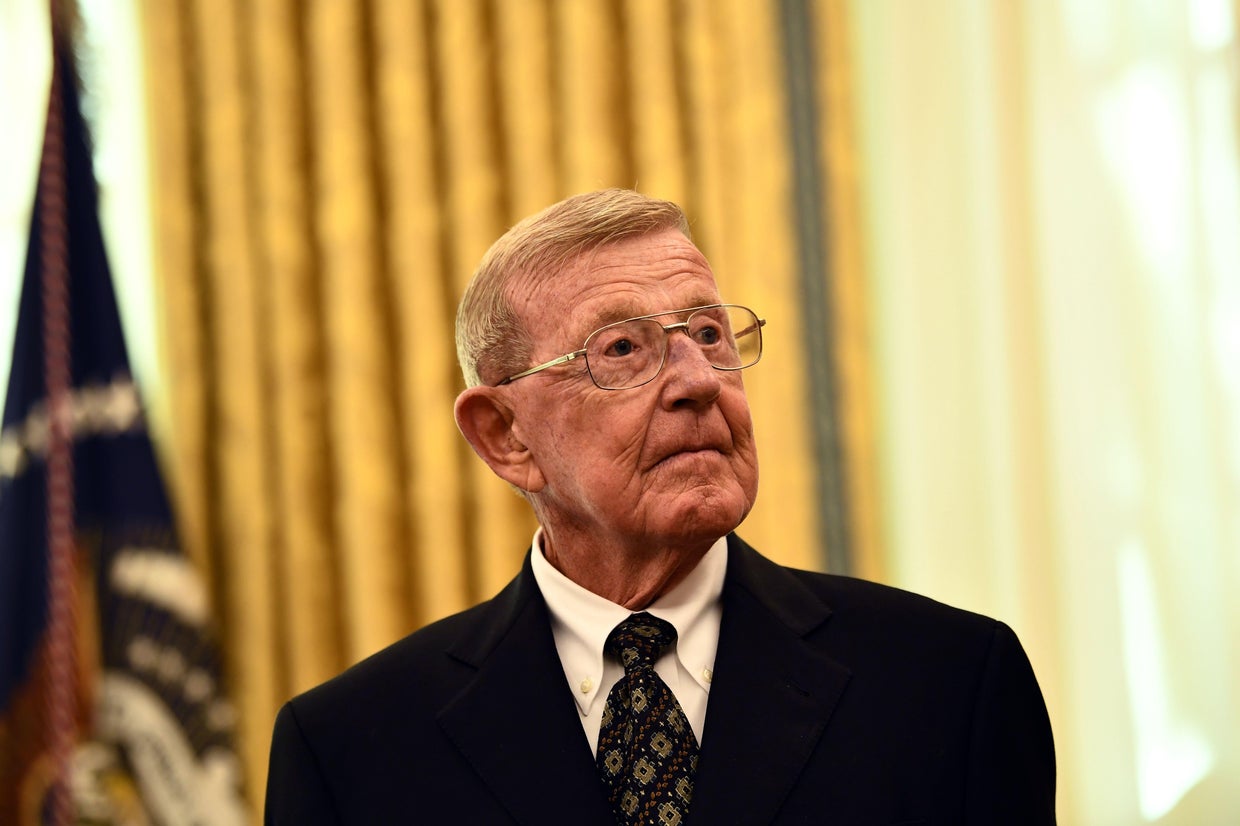 Lou Holtz, national championship-winning Notre Dame football coach ...