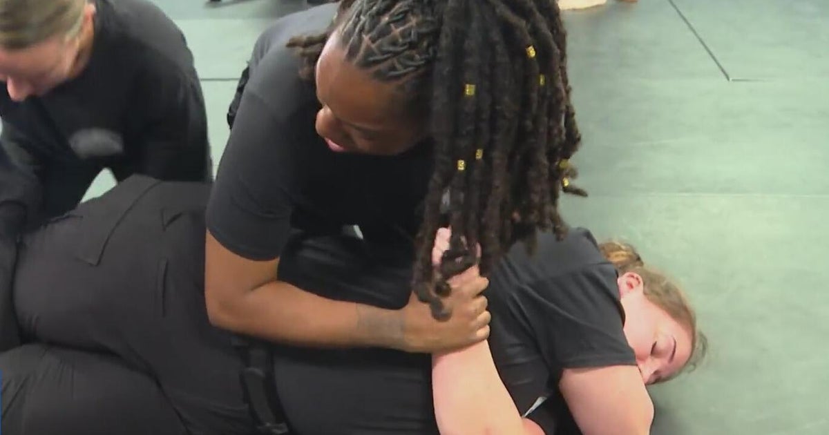 North Texas police adopt new SafeWrap restraint training - CBS Texas