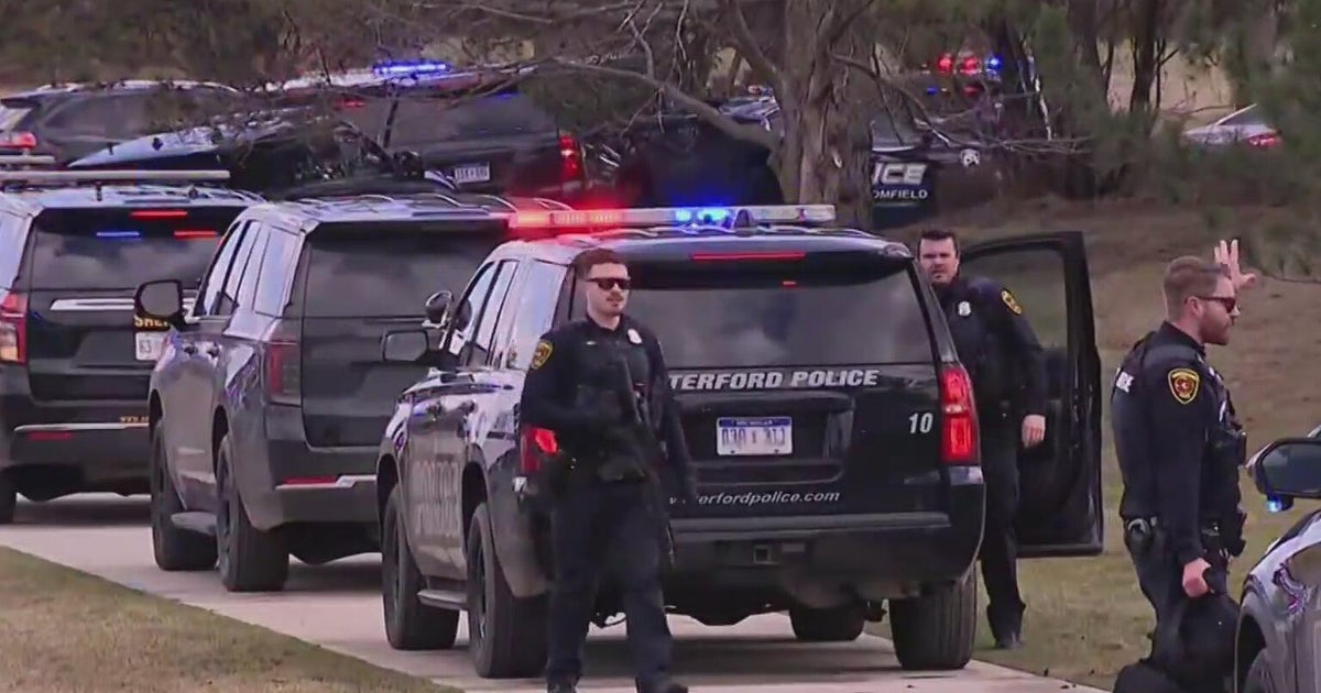 Suspect dead after ramming vehicle into Detroit-area synagogue ...